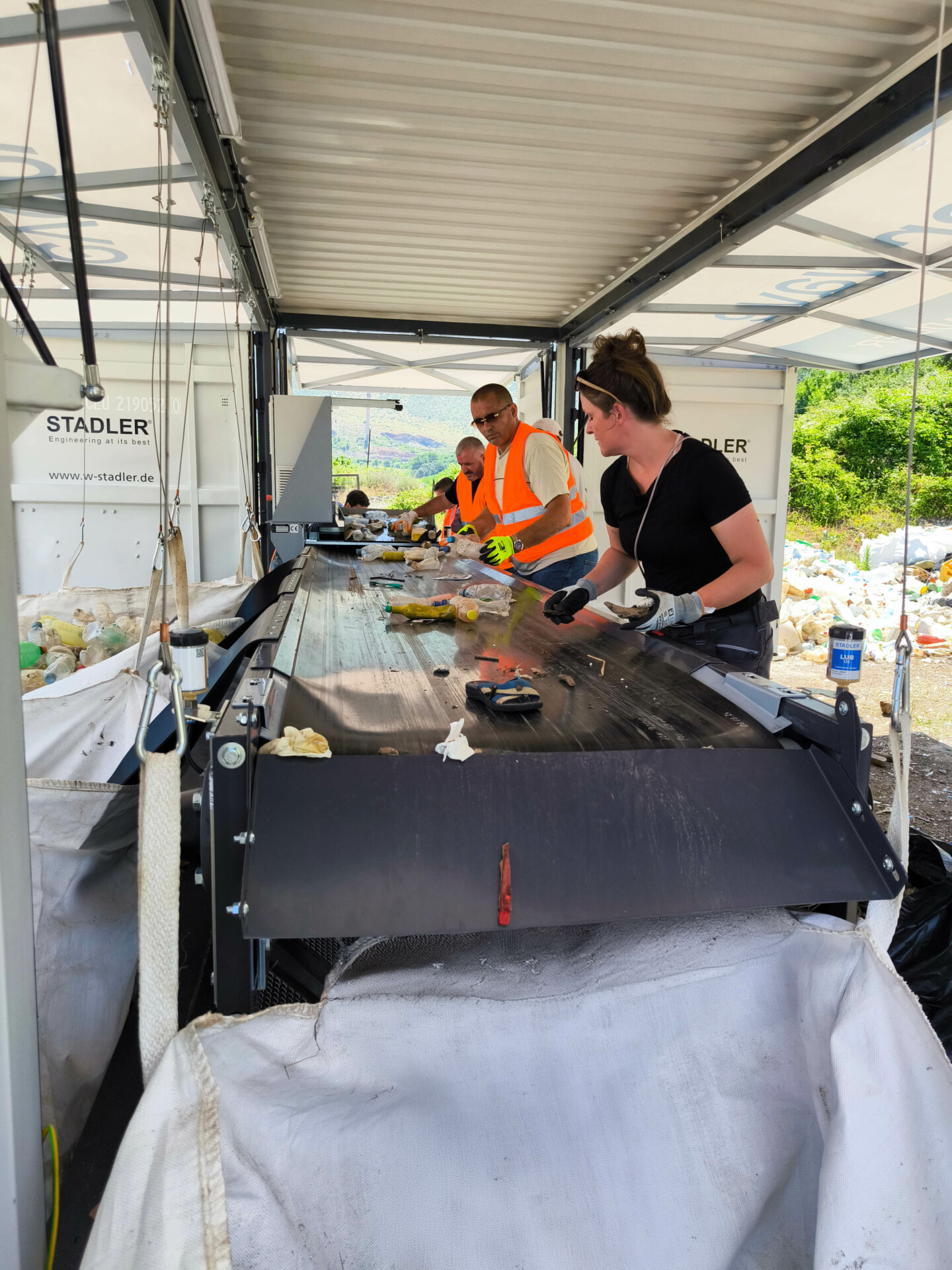 Stadler and everwave Join Forces to Deploy SortX, the World’s First Mobile Sorting Container to ...