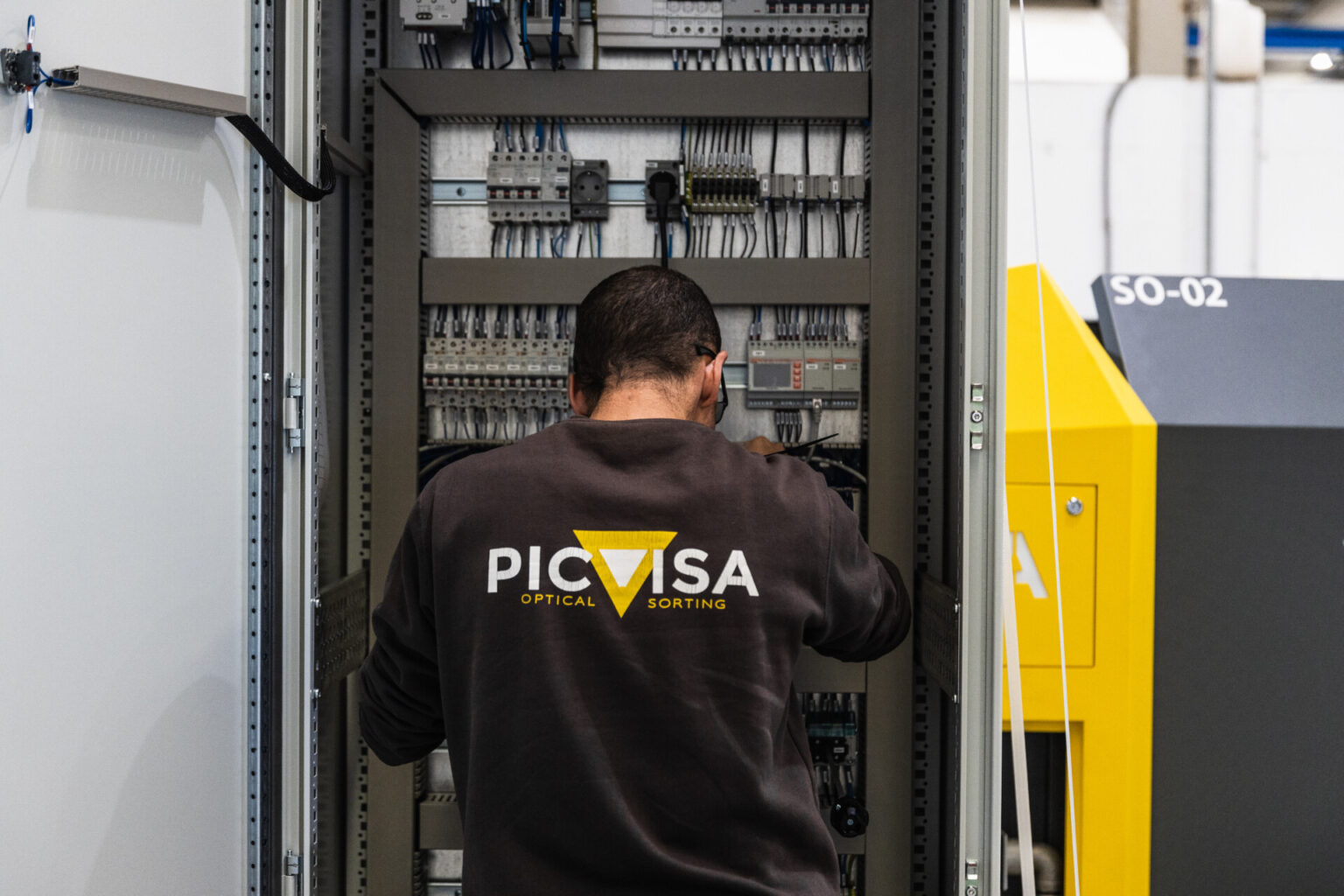 PICVISA Revolutionizes Glass Recycling with Artificial Intelligence in ...